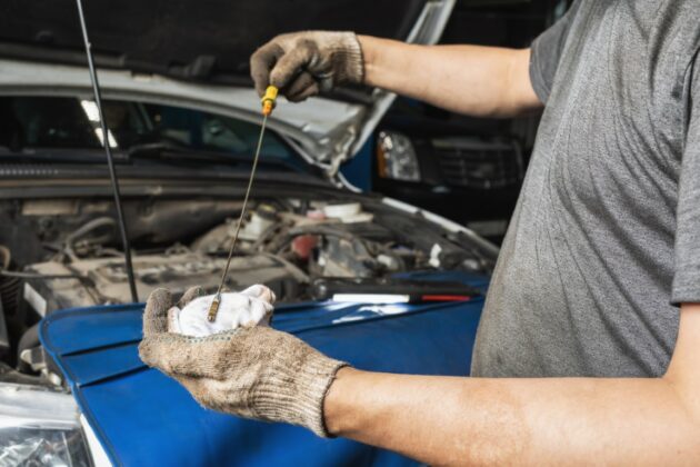 Stop fuite huile moteur : comment bien réagir ? - Planète Automobile